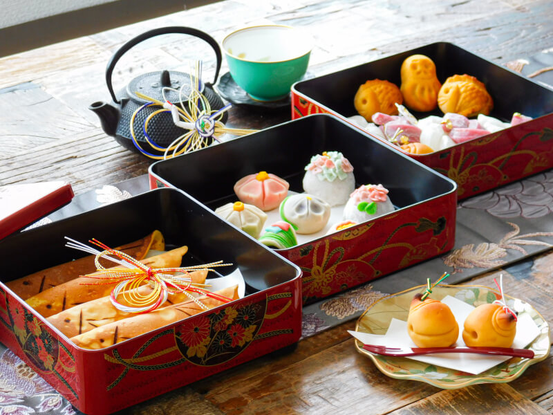 Making Wagashi Bento Box with a view of Tokyo Tower | Tokyo Cooking ...