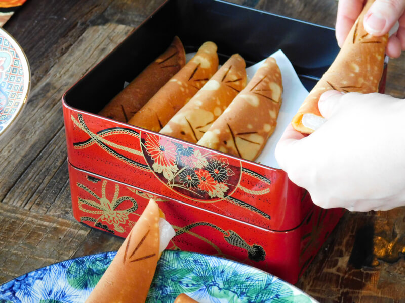 Making Wagashi Bento Box with a view of Tokyo Tower | Tokyo Cooking ...